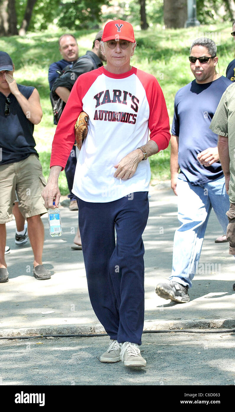 Larry David filming a softball scene for his TV show 'Curb Your ...