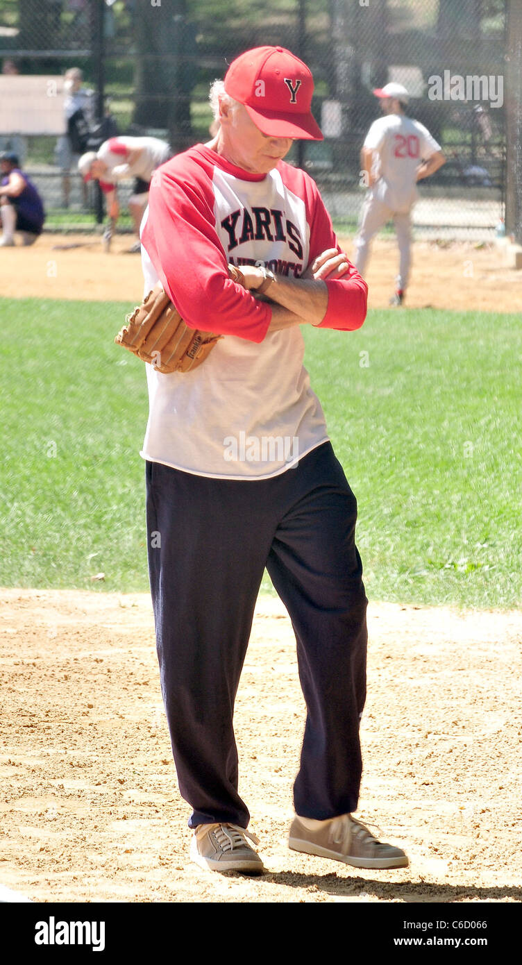 Larry David filming a softball scene for his TV show 'Curb Your ...