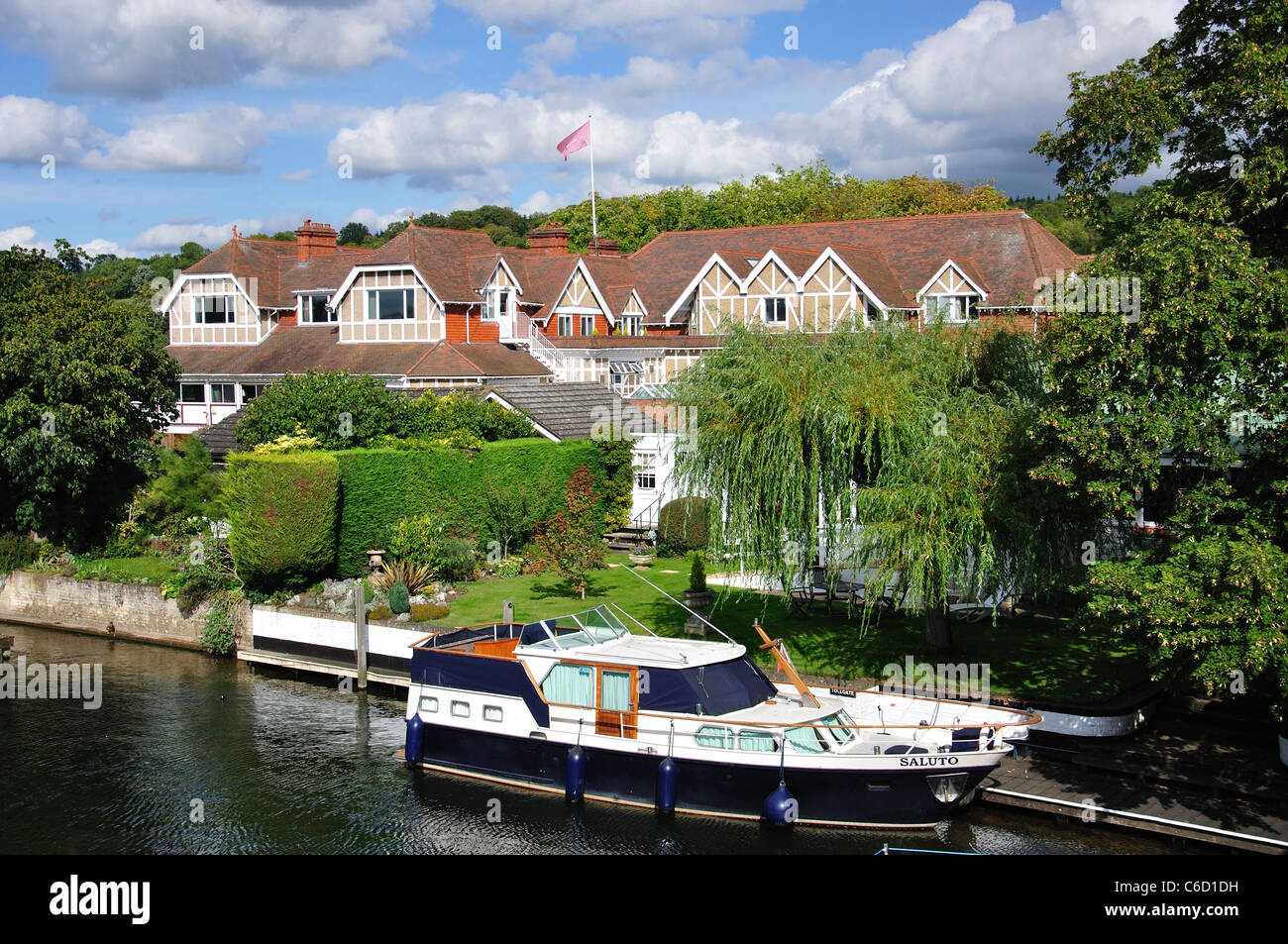 The Leander Club by River Thames, Henley-on-Thames, Oxfordshire ...