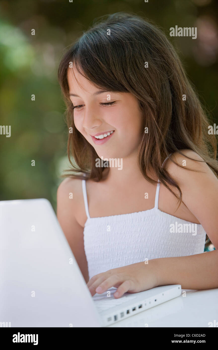 Hispanic girl typing on laptop Stock Photo - Alamy