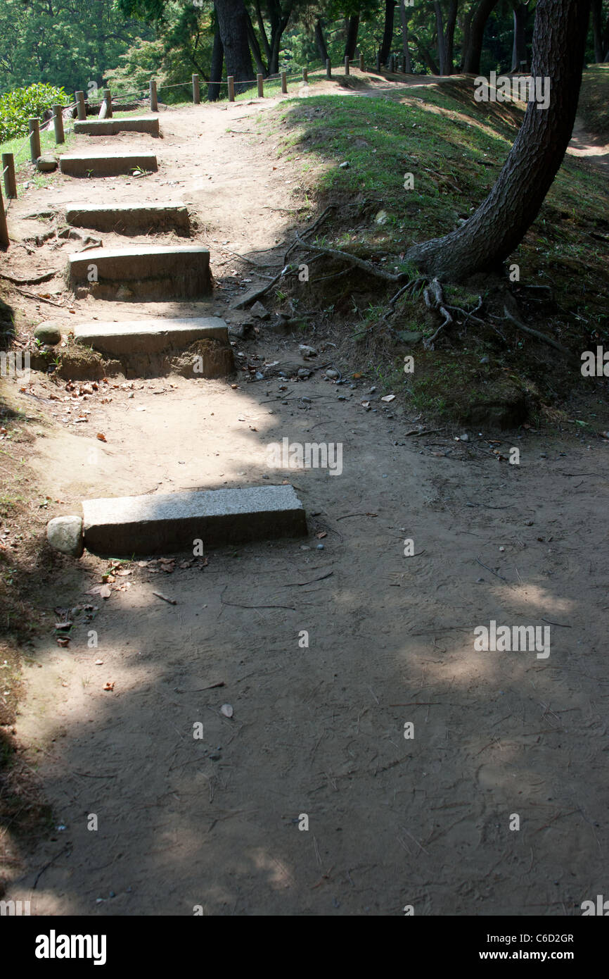 Stone trail hi-res stock photography and images - Alamy