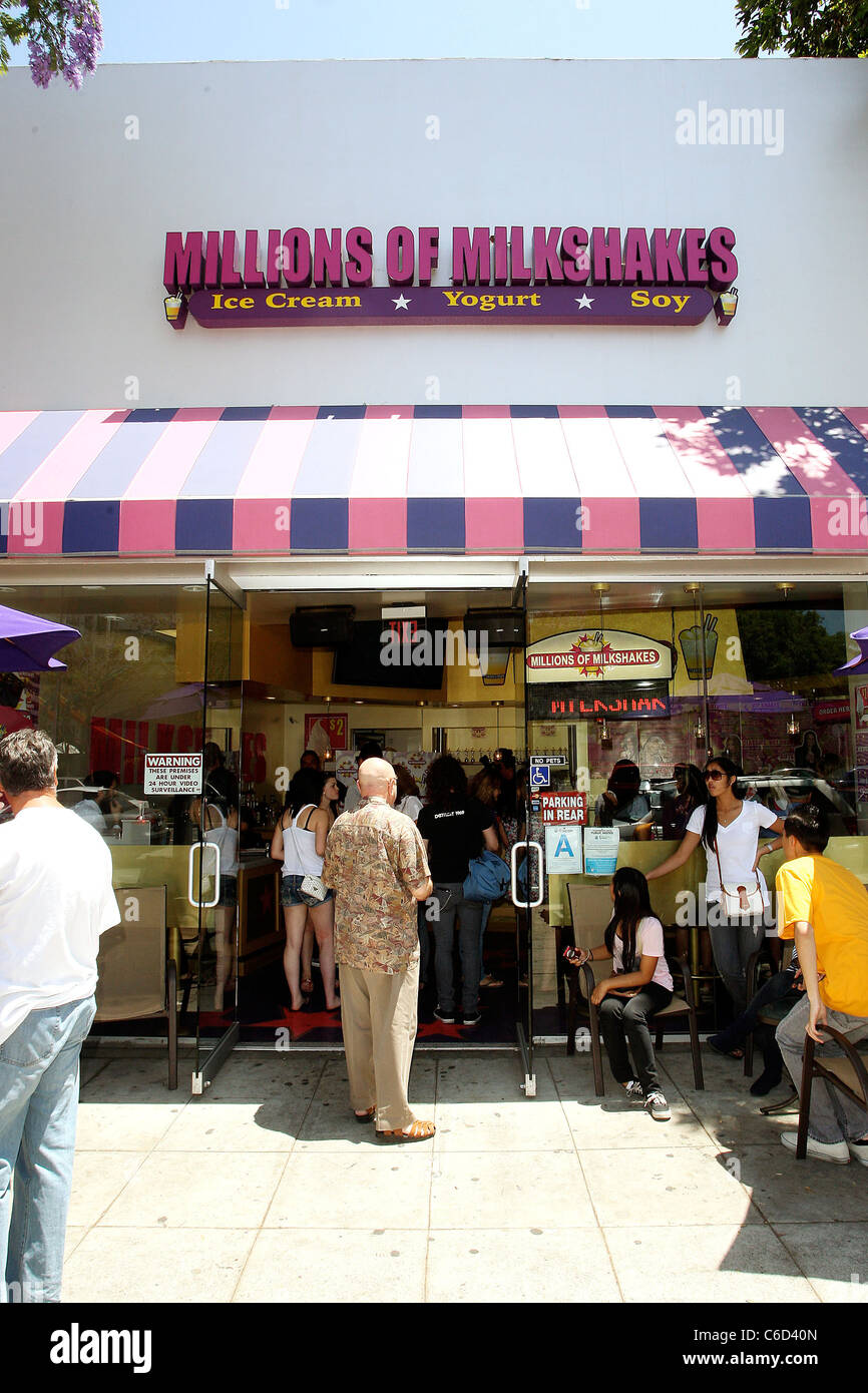 Stephanie Pratt arrives at Millions of Milkshakes in West Hollywood to ...