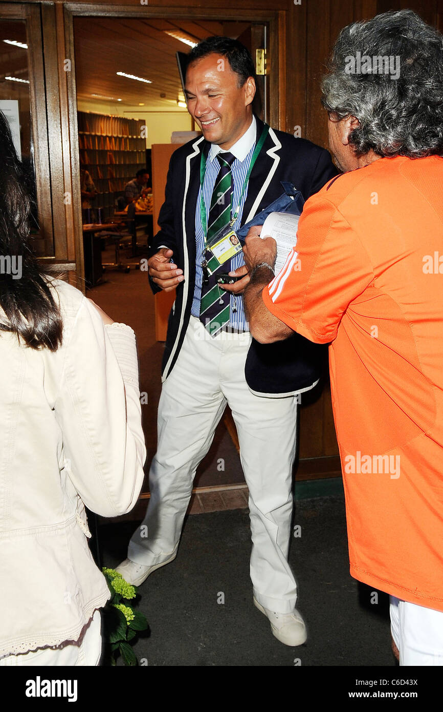 Isner and mahut hi-res stock photography and images - Alamy