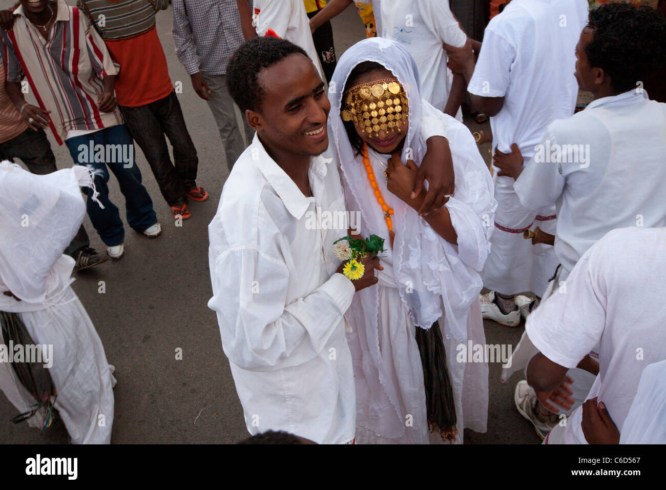 Traditional Oromo wedding celebrations taking place on the road to ...