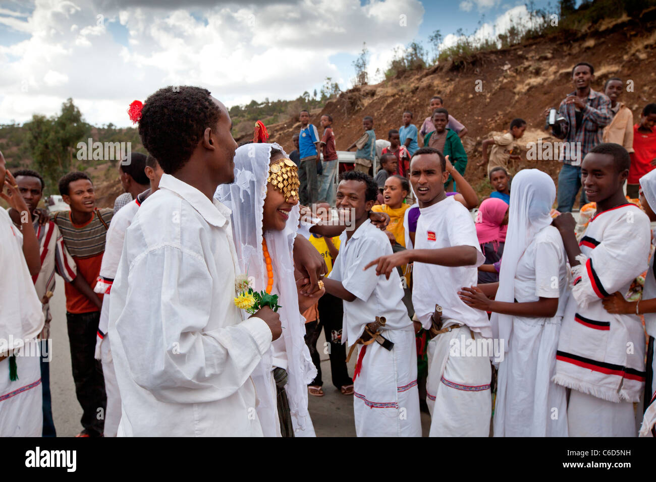 Traditional Oromo wedding celebrations taking place on the road to ...