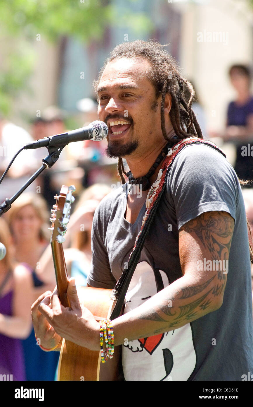 Michael franti and spearhead hi-res stock photography and images - Alamy