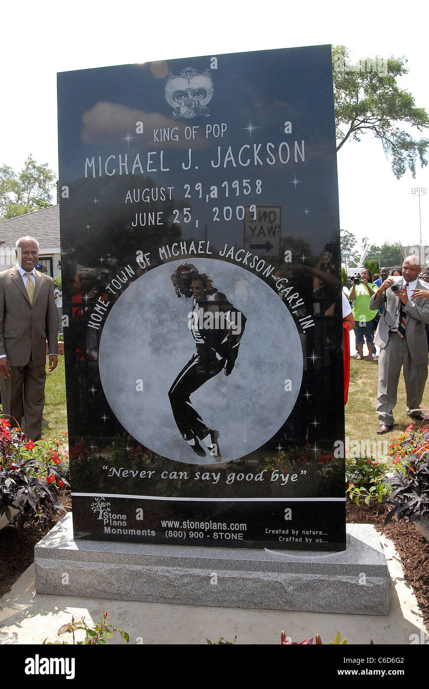Atmosphere Gary hosts memorial and official unveiling of the Michael ...