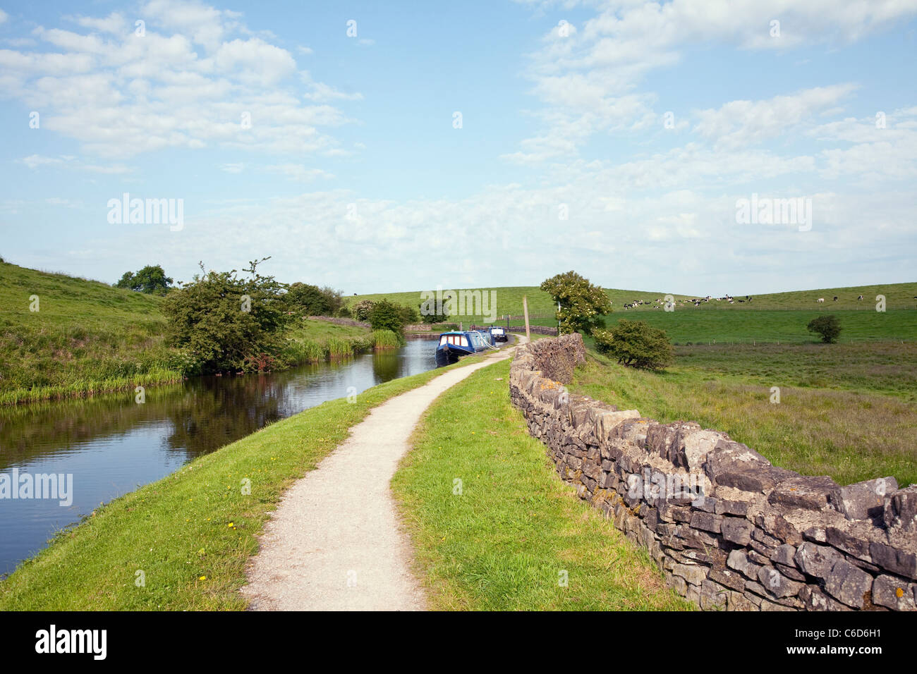 Canel tow path, The Leeds & Liverpool Canal Stock Photo - Alamy