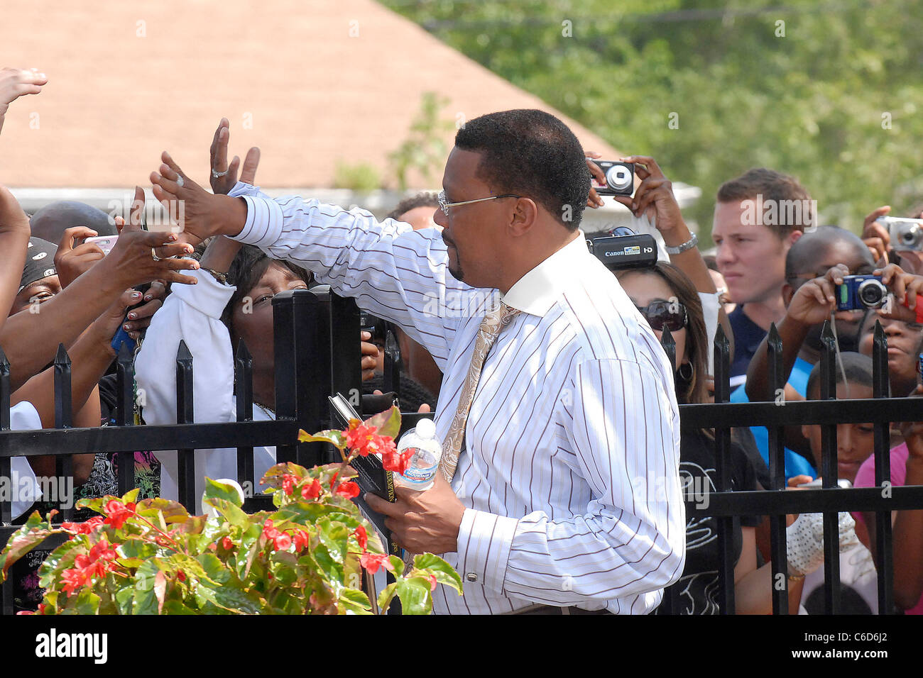 Greg Mathis Gary hosts memorial and official unveiling of the Michael ...