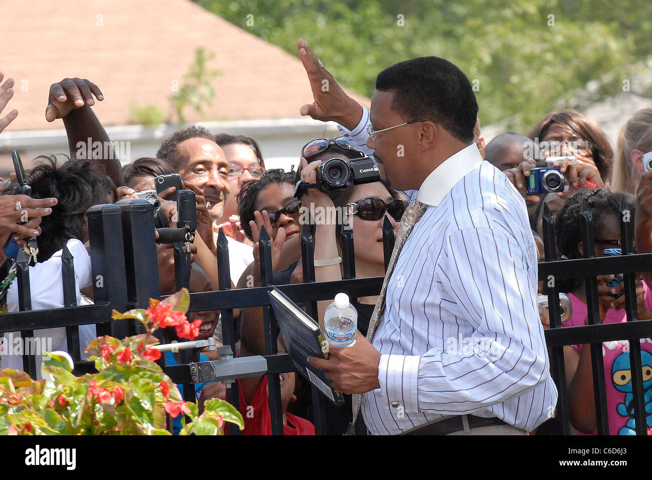 Greg Mathis Gary hosts memorial and official unveiling of the Michael ...