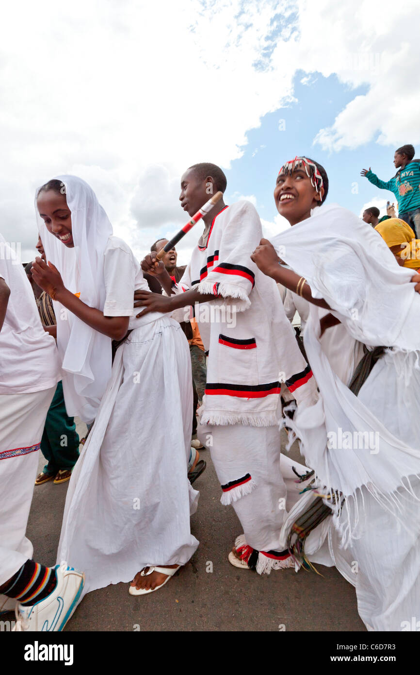 Traditional Oromo wedding celebrations taking place on the road to ...
