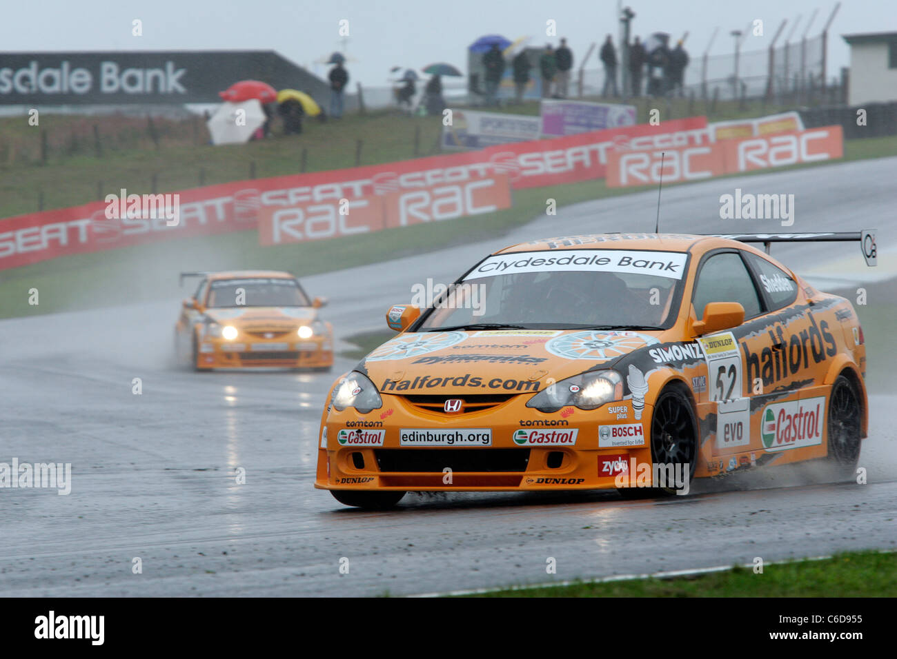 Gordon Shedden, British Touring Car racing driver at Knockhill Racing ...