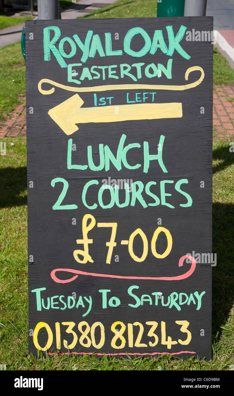 Royal Oak Pub Lunch Sign Easterton Stock Photo - Alamy