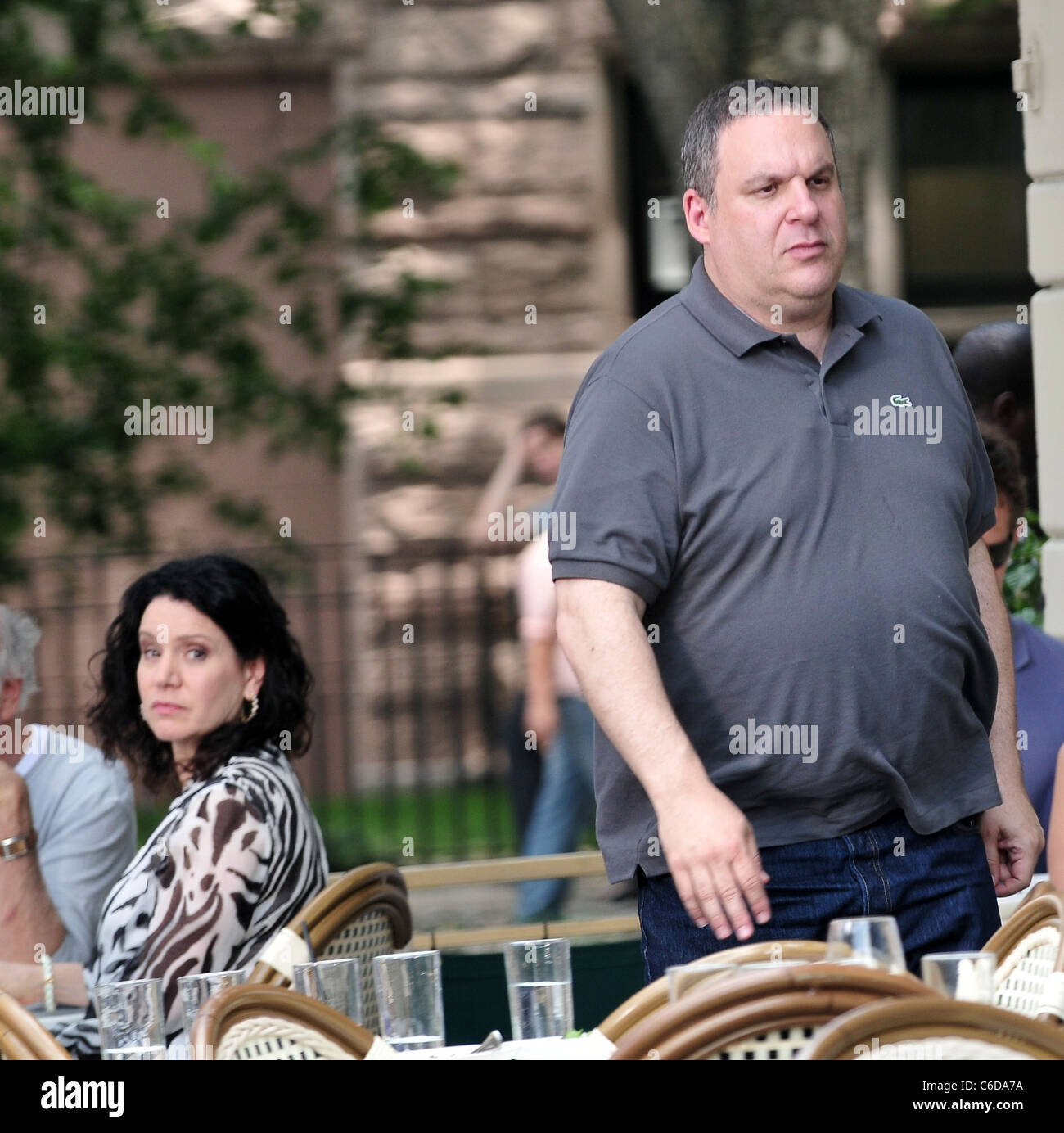 Susie essman and jeff garlin hi-res stock photography and images - Alamy