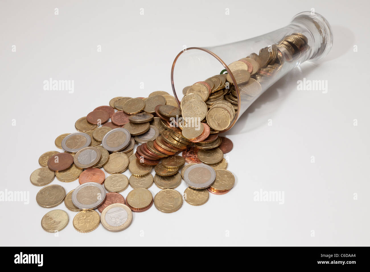 Beer falling hi-res stock photography and images - Alamy