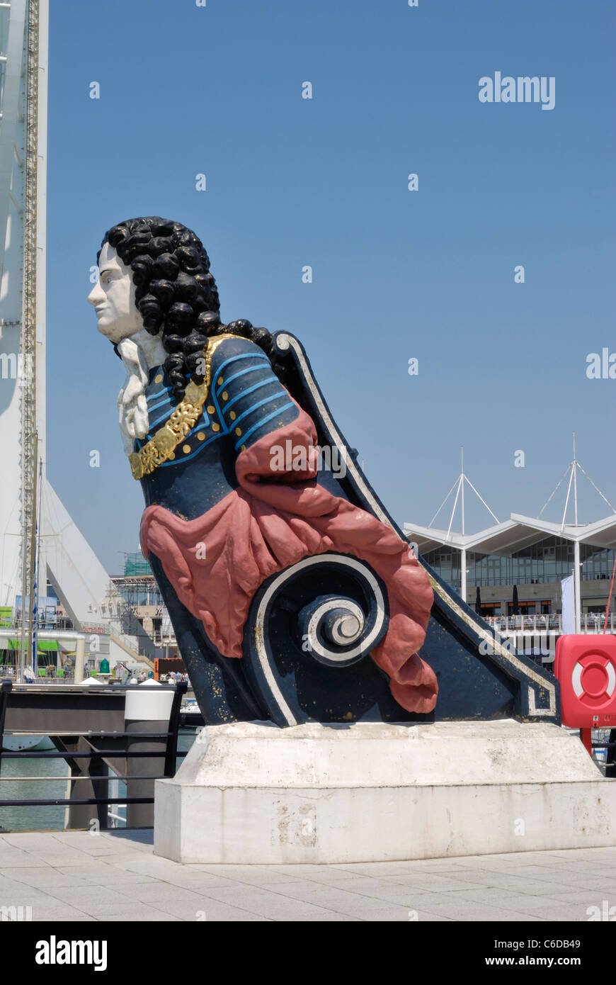 Old Ships Figurehead on waterfront at Gunwharf Quays shopping centre ...