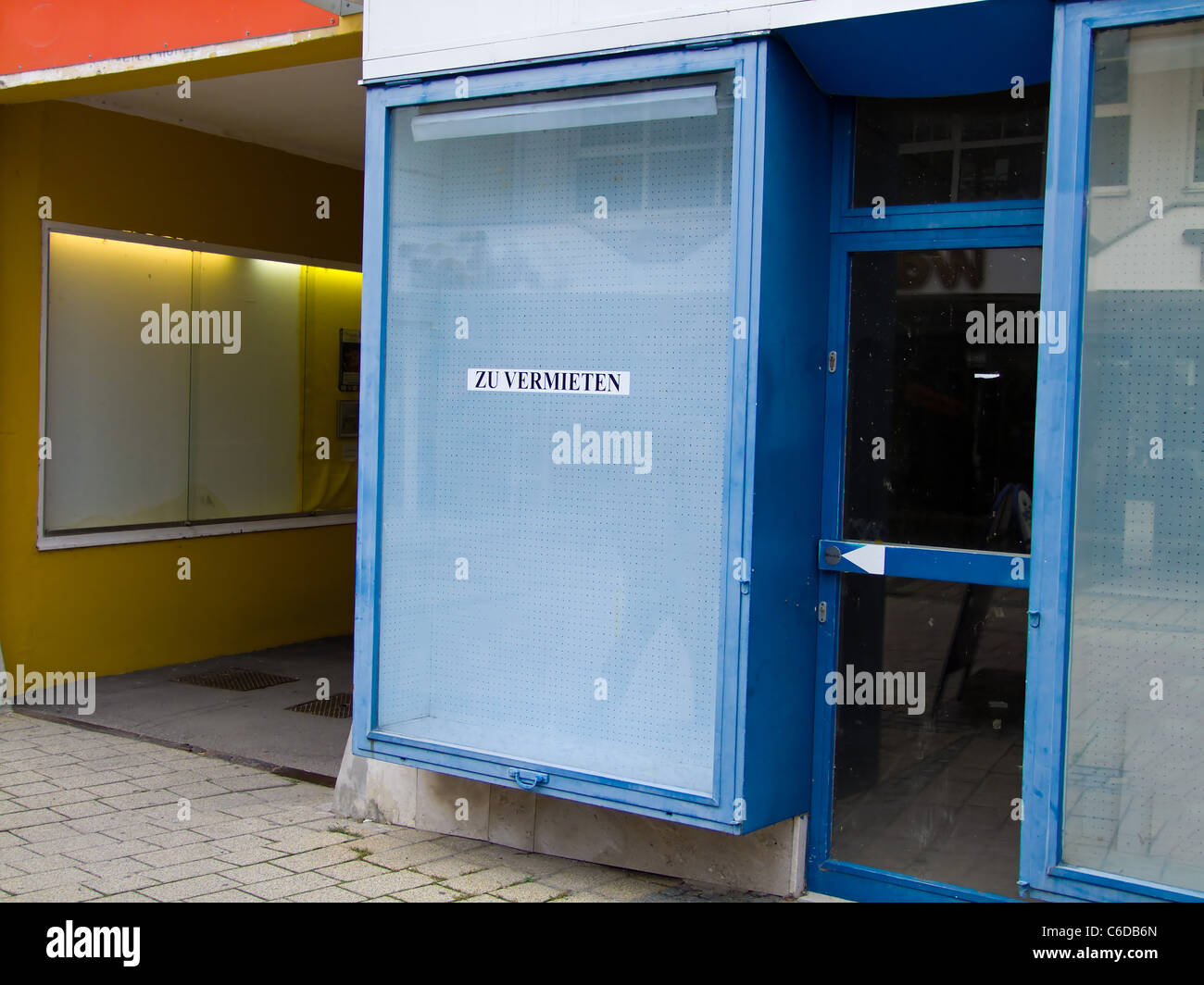 empty shop premises after renovation for rent Stock Photo - Alamy