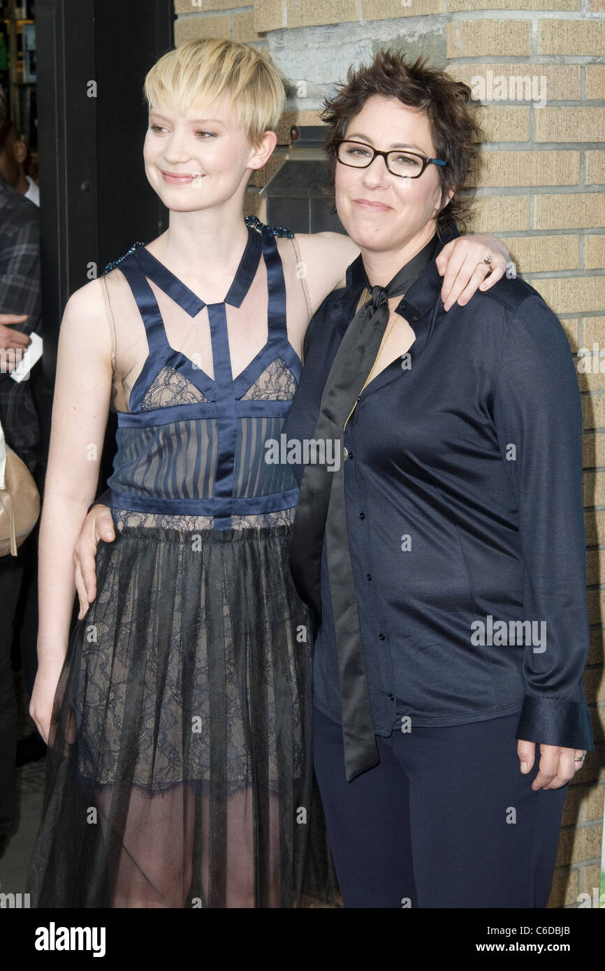 Mia Wasikowska and Lisa Cholodenko New York premiere of the 'Kids Are All Right' at Landmark's ...