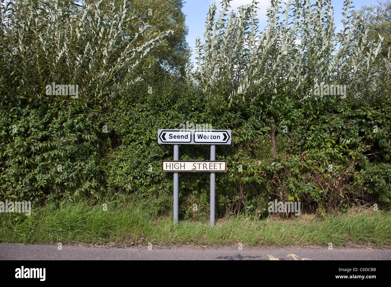 High street or road hi-res stock photography and images - Alamy