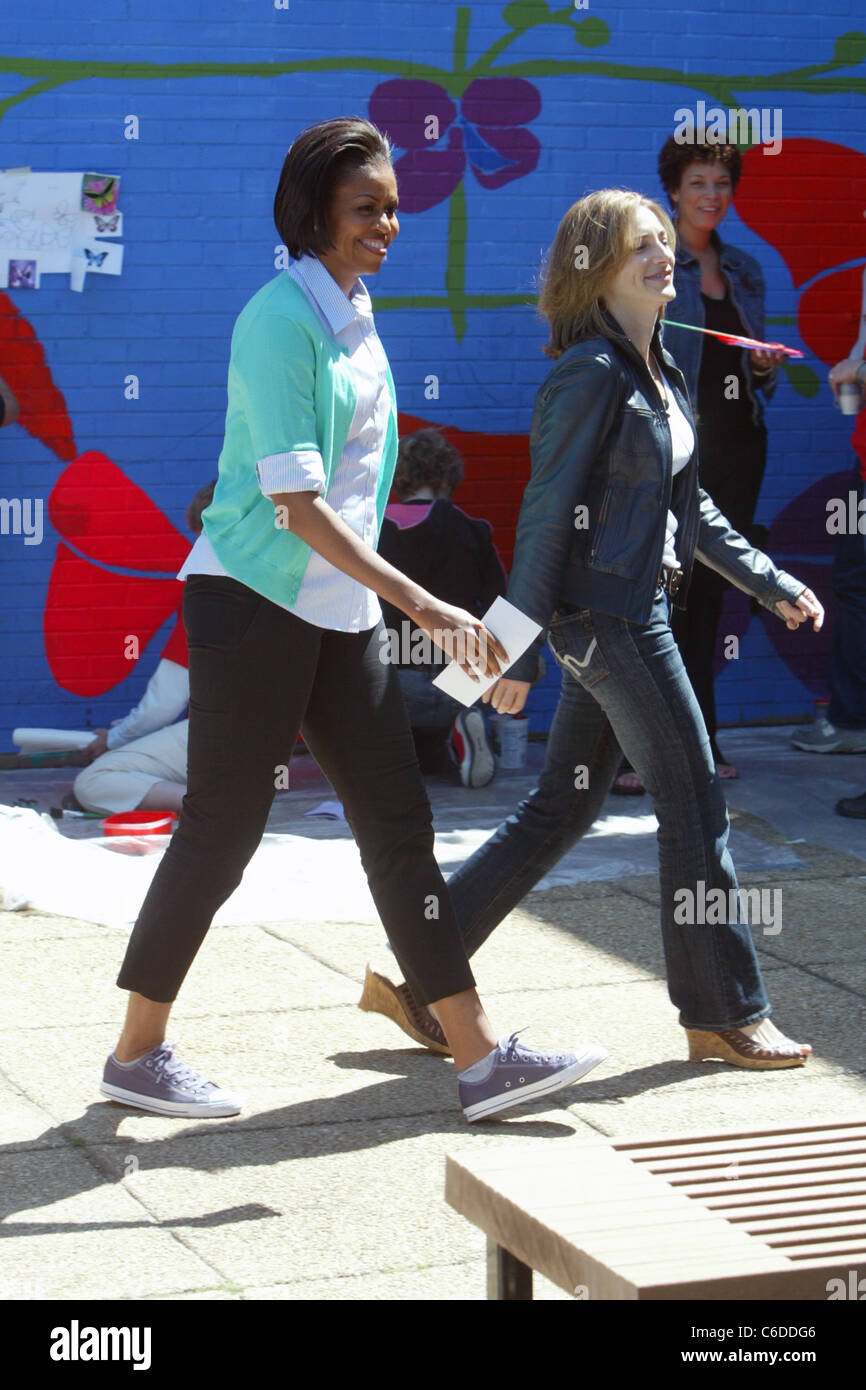 The First Lady hosted the Congressional Club spouses for a service ...