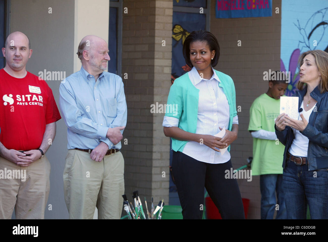 Children plant school community garden hi-res stock photography and ...