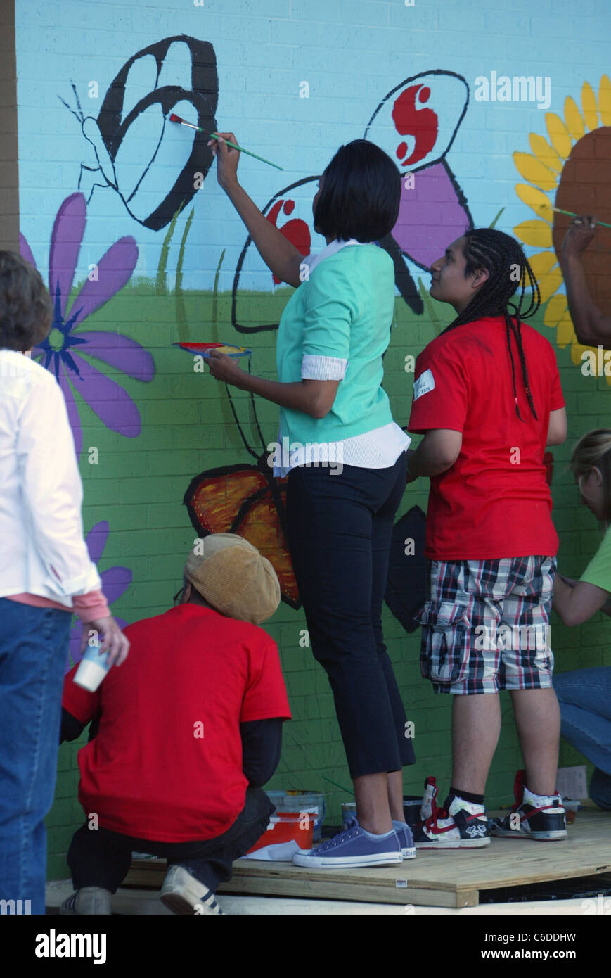 Community youth club and arts center hi-res stock photography and ...
