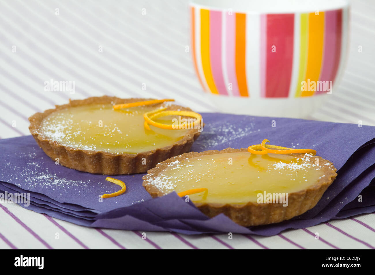Small cakes hi-res stock photography and images - Alamy
