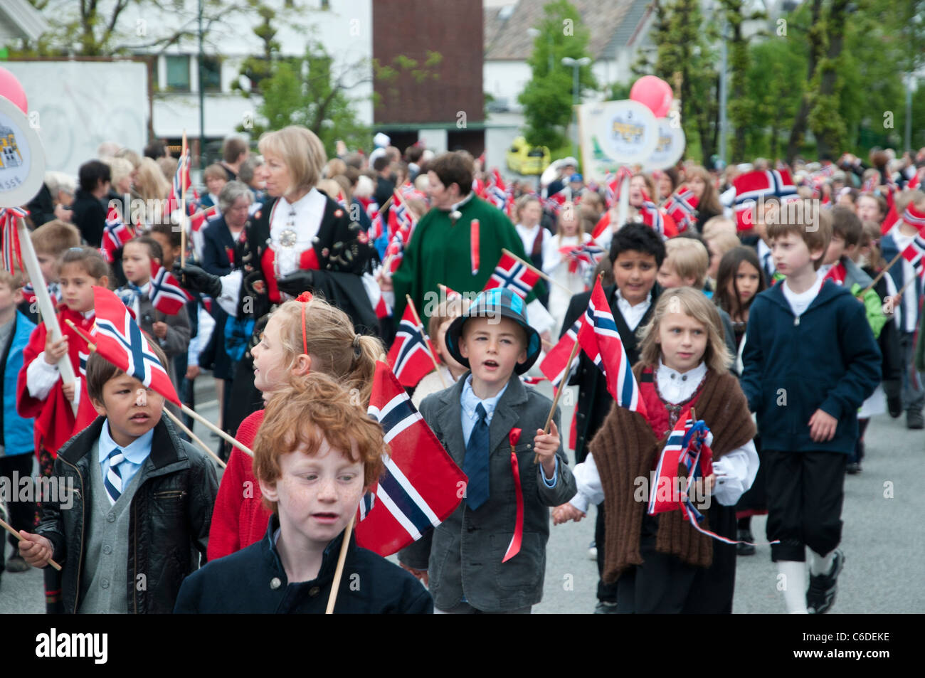 Children in parade flags norway hi-res stock photography and images - Alamy