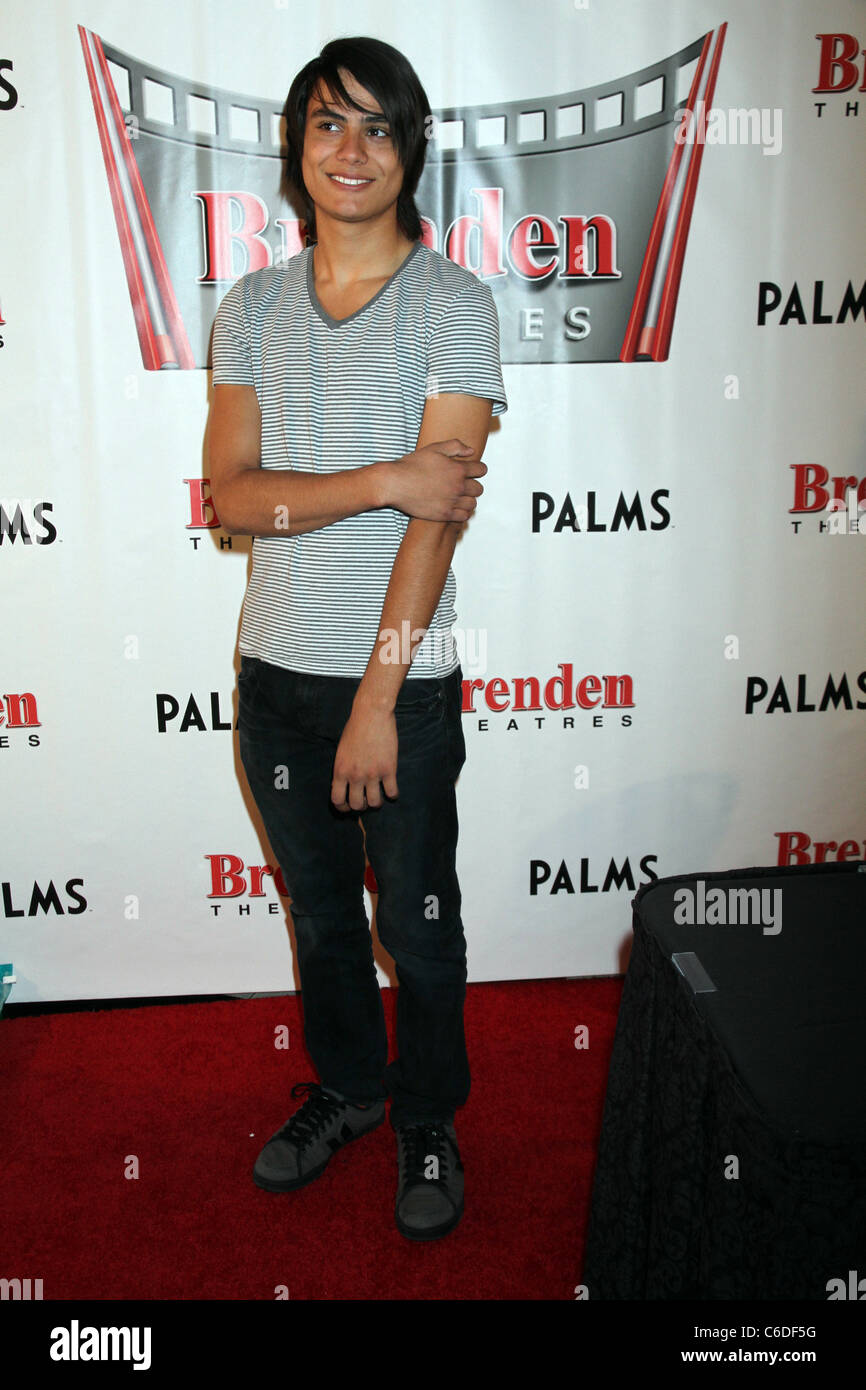 Twilight' star Kiowa Gordon meets fans during the 'Twi-Fan Experience ...