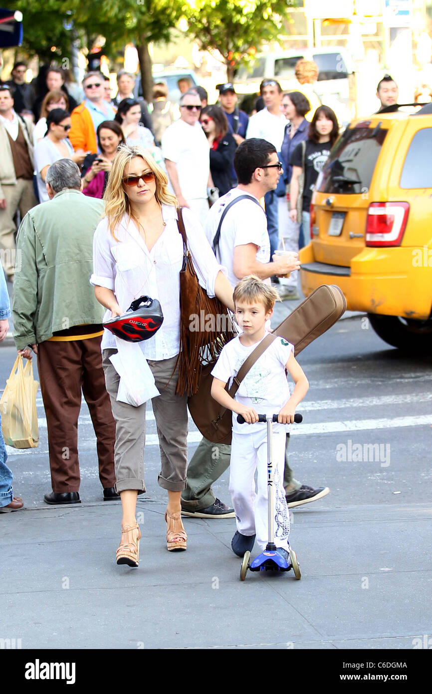 Kate hudson and son ryder robinson hi-res stock photography and images ...