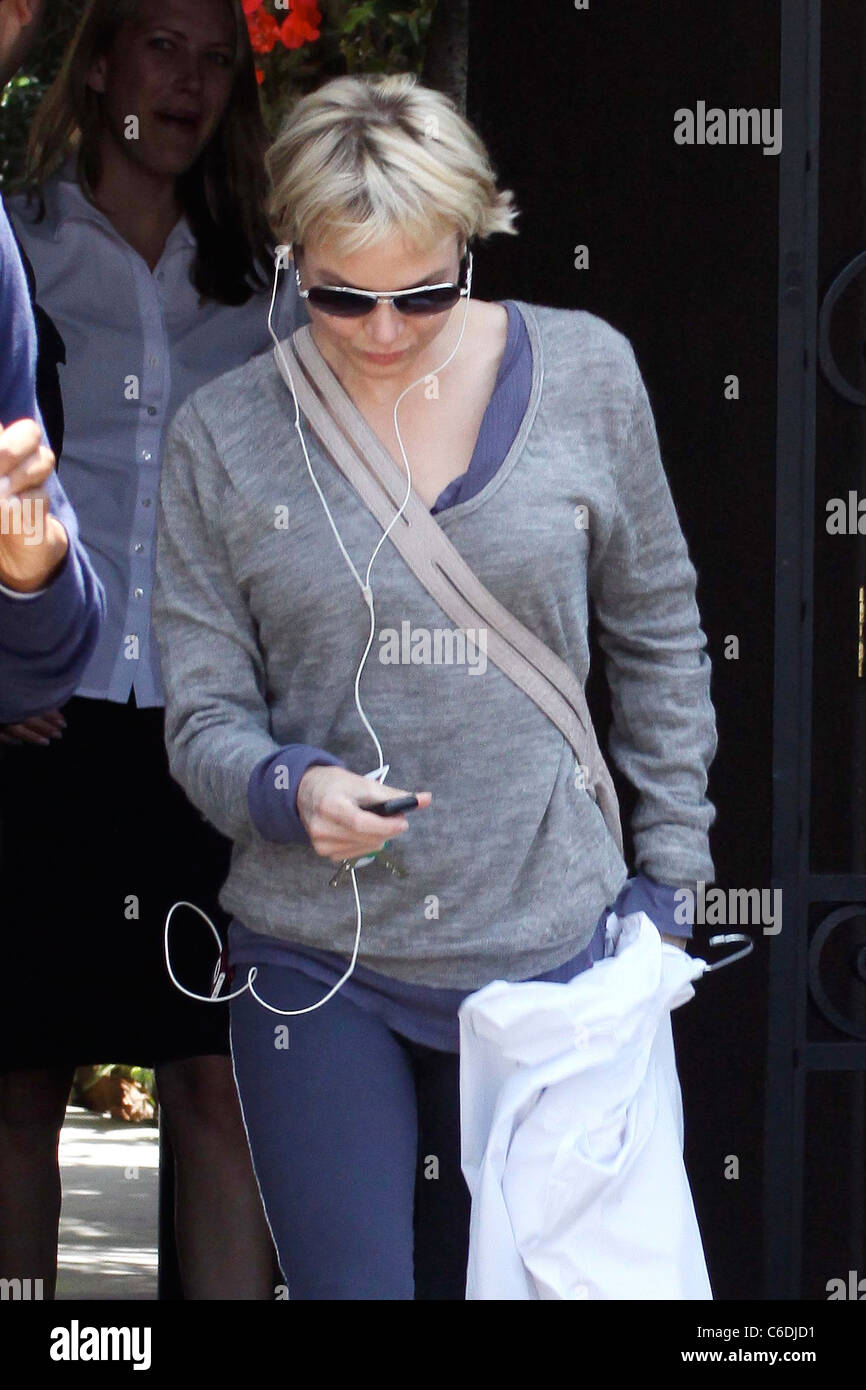 Headphones Hollywood High Resolution Stock Photography and Images - Alamy