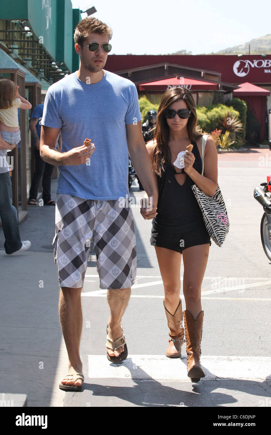 Ashley Tisdale Boyfriend 2009
