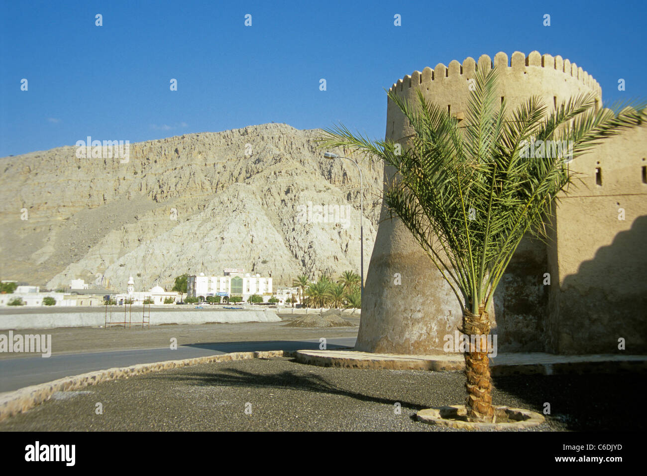 Omanische Festung Bukha in der Hafenstadt Khasab, fortress Bukha in ...