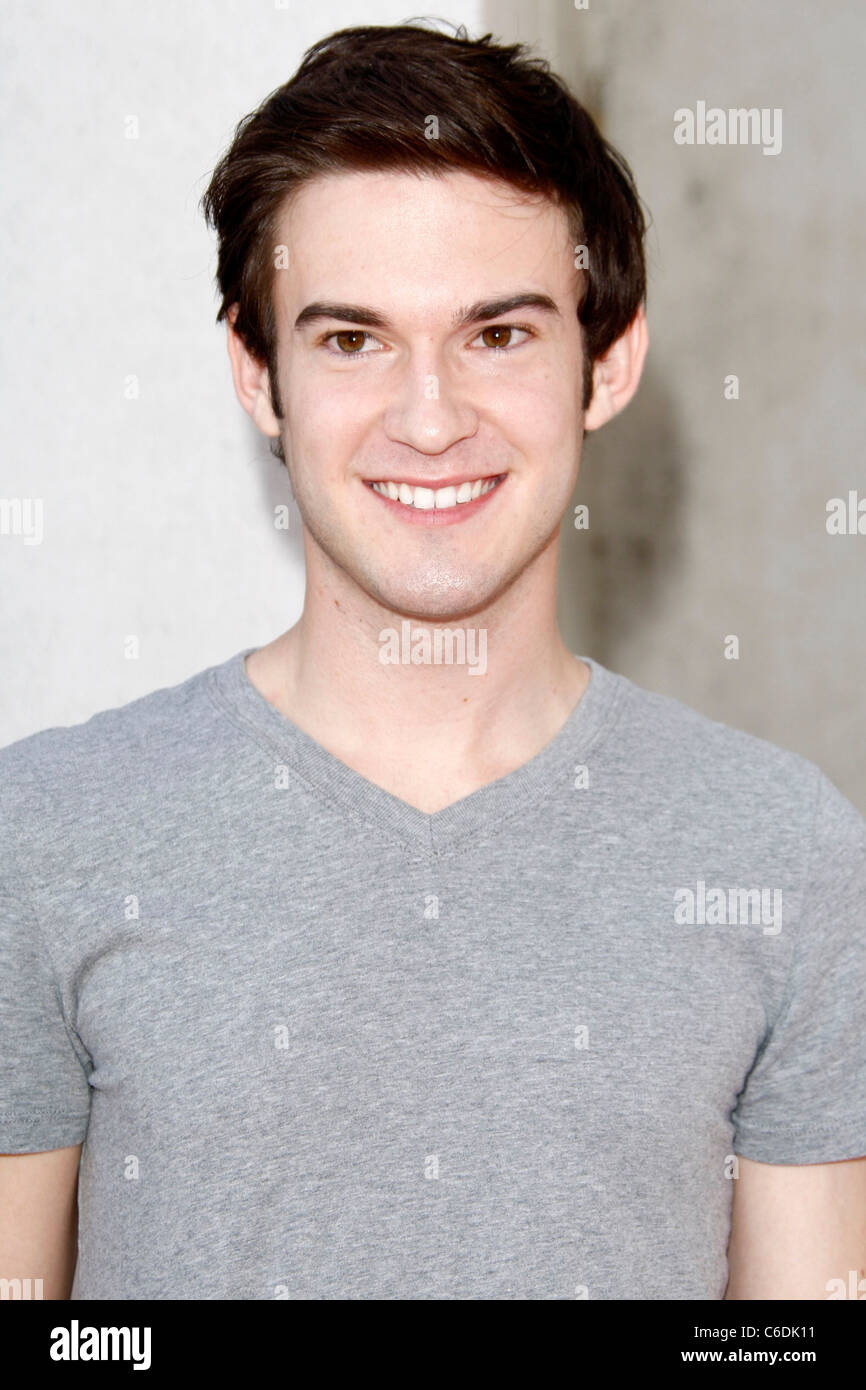 Brennan Hillard Lollipop Theatre 2nd Annual Game Day at Nickelodeon ...