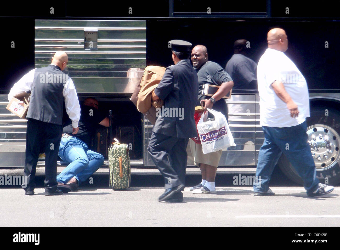 Nelly's entourage removing luggage from his tour bus outside his ...