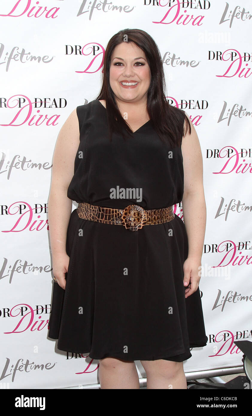 Brooke Elliott 'Drop Dead Diva' celebrates 2nd Season with DVD Signing ...