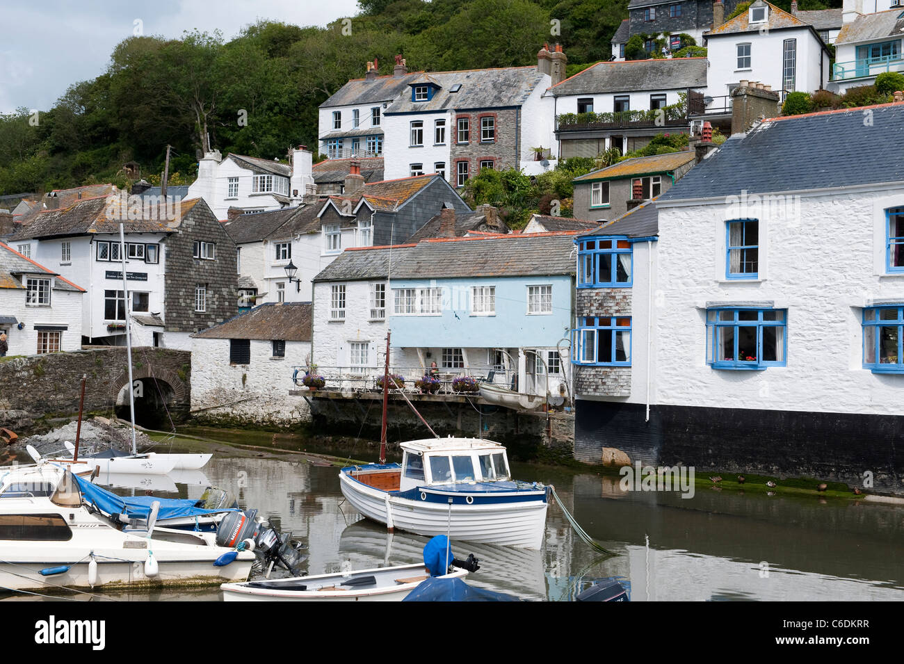 Beautiful view of the harbour in the pretty fishing village of Polperro ...