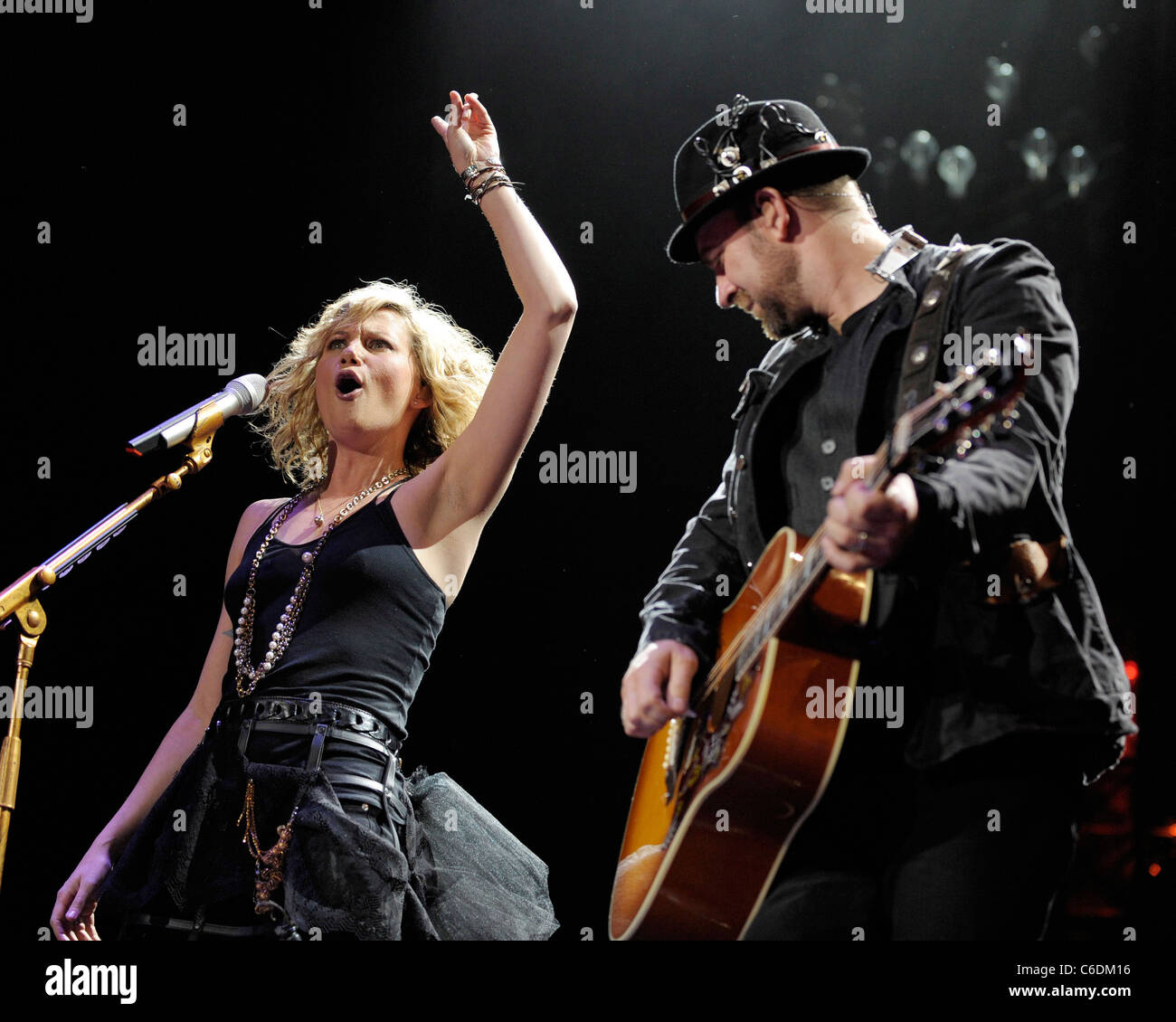Jennifer Nettles and Kristian Bush Sugarland performing live on stage ...