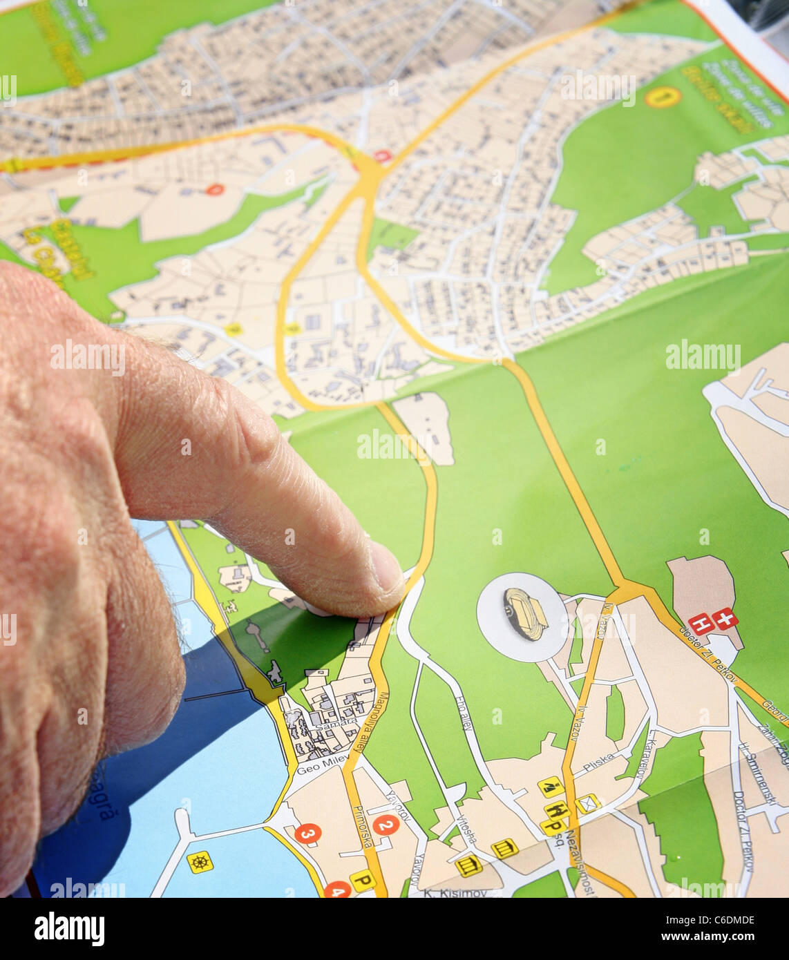 Man checking a city map Stock Photo - Alamy