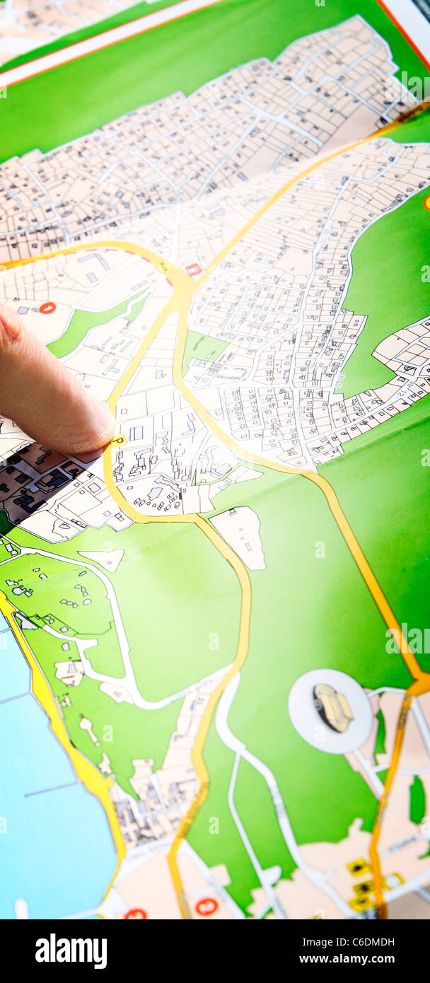 Man checking a city map Stock Photo - Alamy