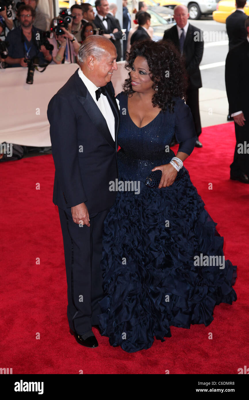 Oprah Winfrey and Oscar de la Renta The Costume Institute Gala Benefit ...