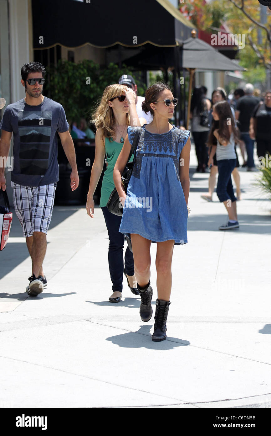 Jessica Alba seen leaving the Cheesecake Factory in Beverly Hills after ...