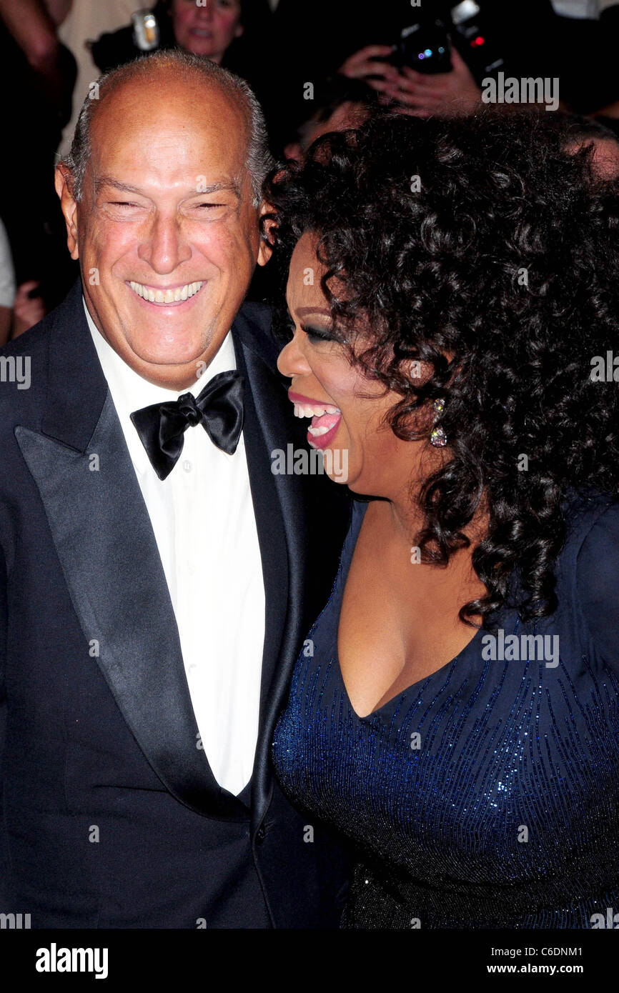 Oscar de la Renta and Oprah Winfrey The Costume Institute Gala Benefit ...