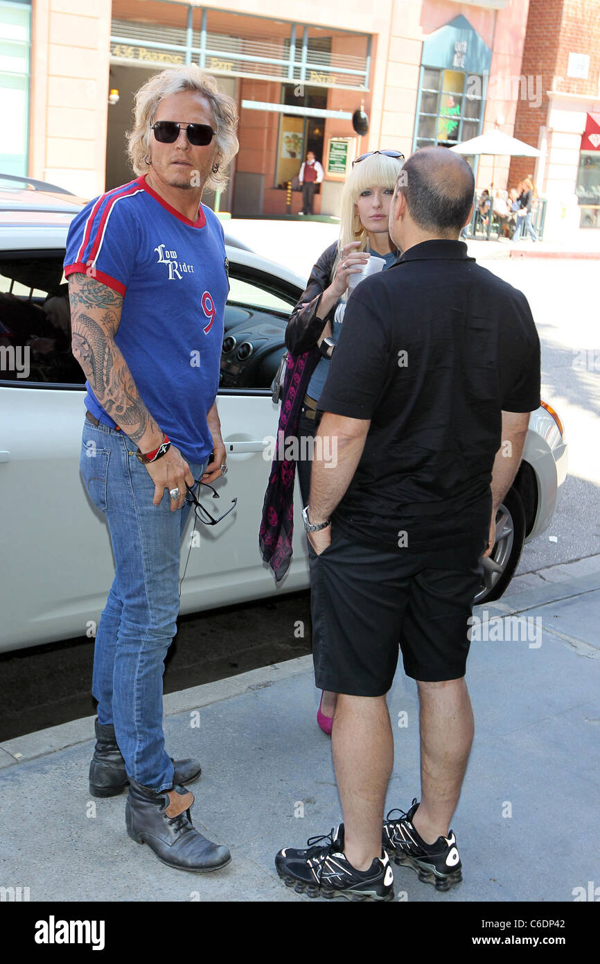 Matt Sorum leaving a medical building with his girlfriend in Beverly ...