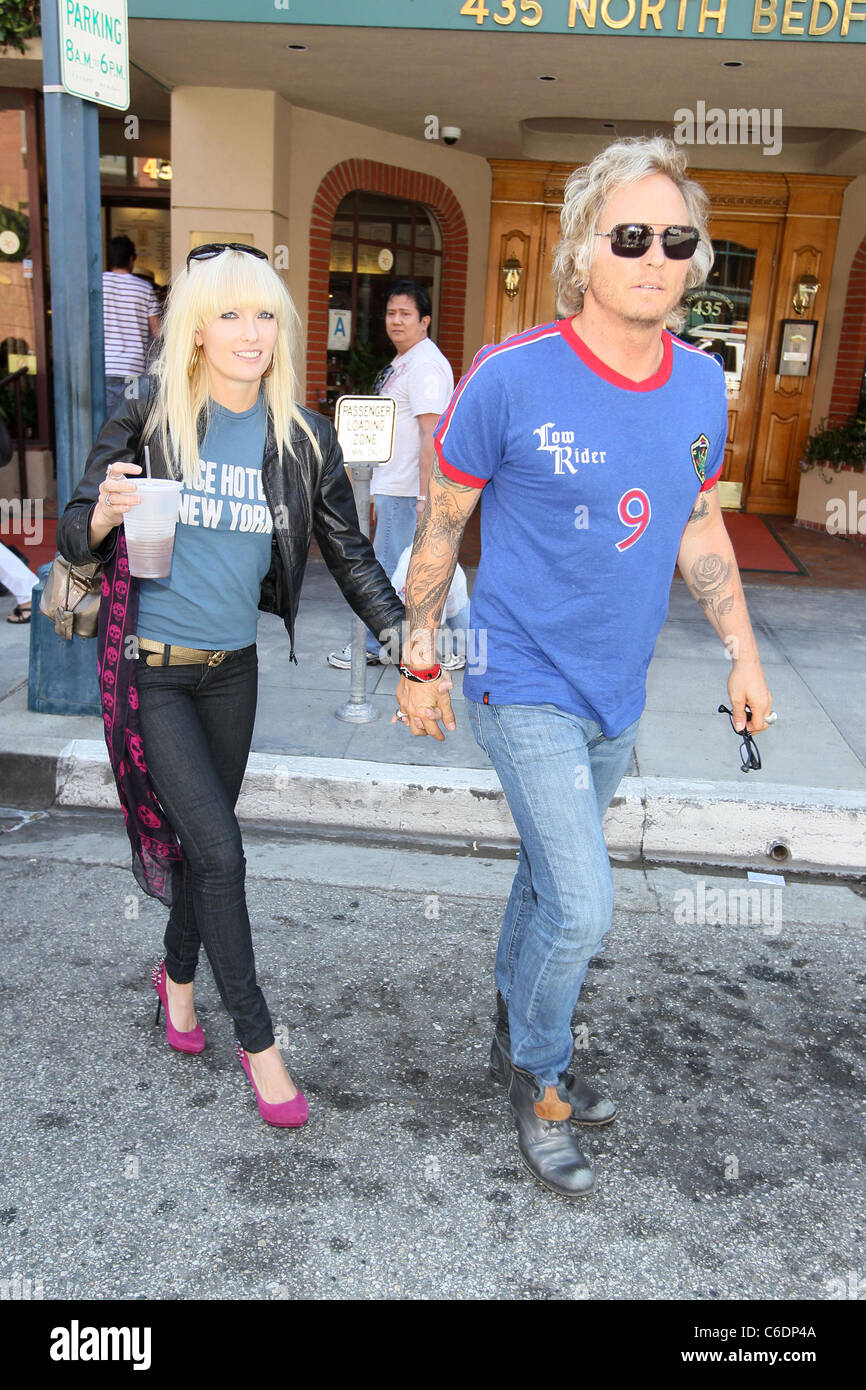 Matt Sorum leaving a medical building with his girlfriend in Beverly ...