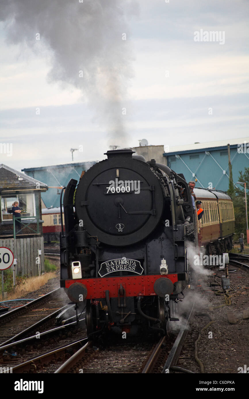 Pulling into poole train station hi-res stock photography and images ...