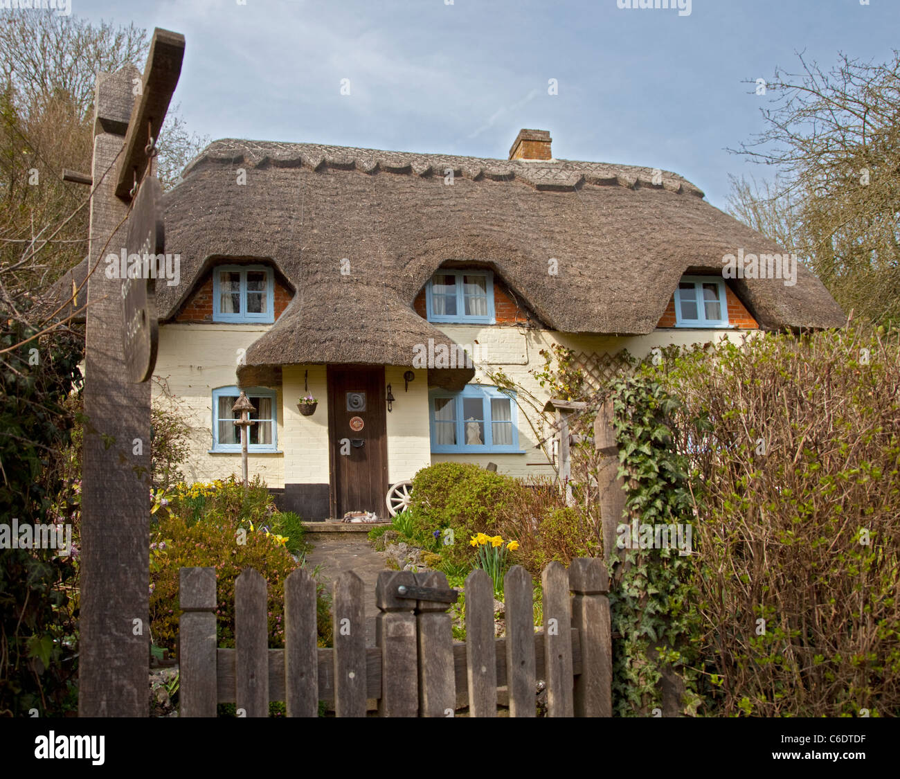Cottage in Wherwell, Hampshire, England Stock Photo - Alamy