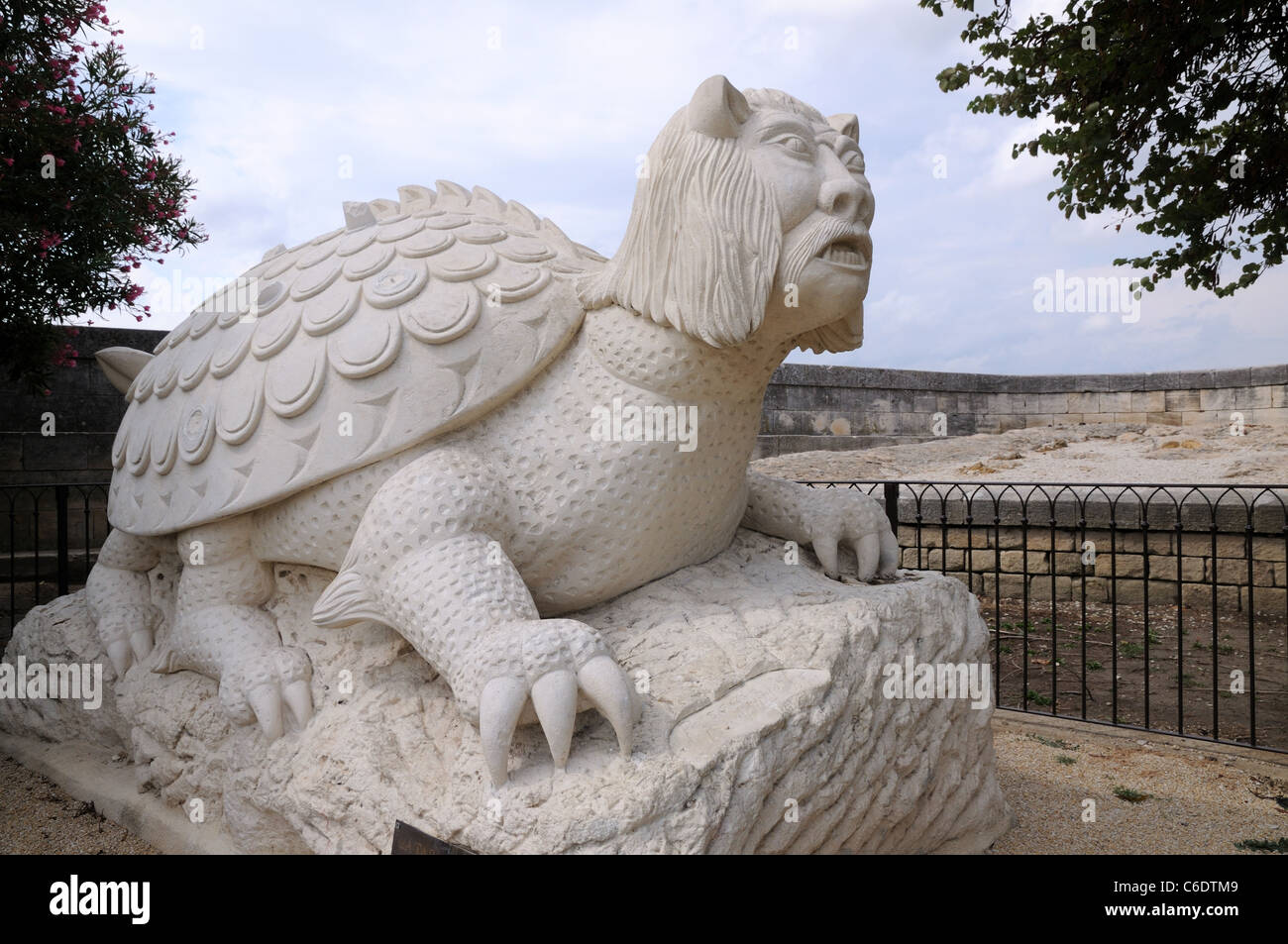 Tarasque tarascon hi-res stock photography and images - Alamy