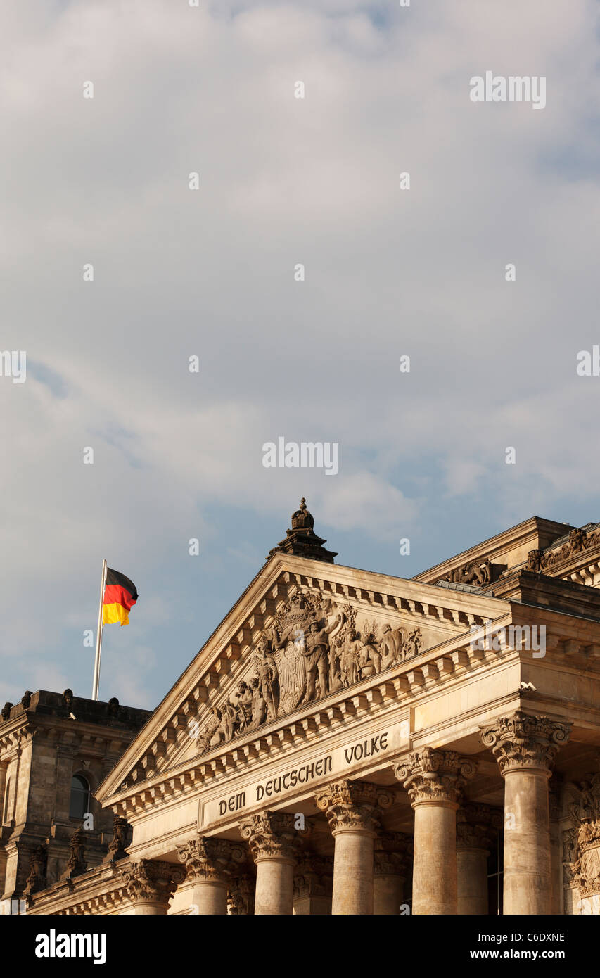 Sculpture reichstag hi-res stock photography and images - Alamy