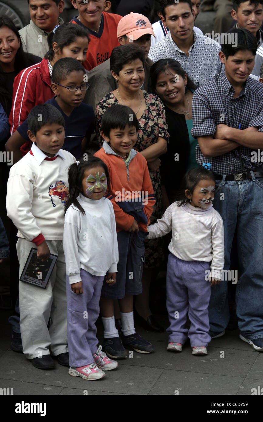 Children and parents in crowd hi-res stock photography and images - Alamy